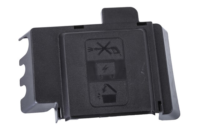 2016-2018 GM Fuse Block Cover 23118266 | GMPartsDirect.com