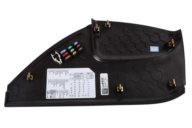 2015 GM Cocoa Driver Side Instrument Panel Fuse Block Access Hole Cover ...