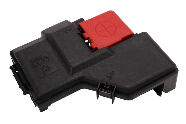 2022 Cadillac XT5 Battery Distribution Engine Compartment Fuse Block ...