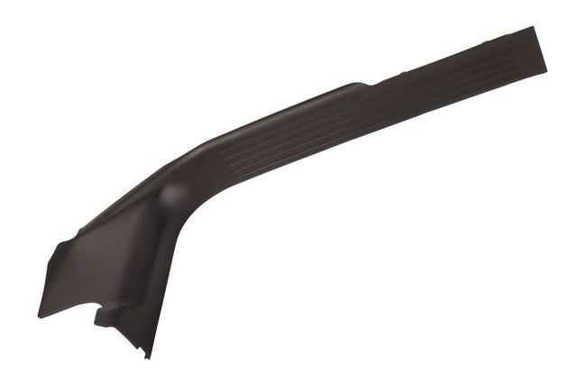 2014-2019 GM Cocoa Driver Side Front Door Sill Garnish Molding 23433431 ...