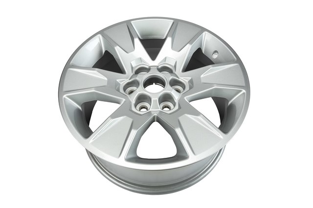 2015-2016 GM 17x8-Inch Aluminum Wheel 94775677 | GMPartsDirect.com