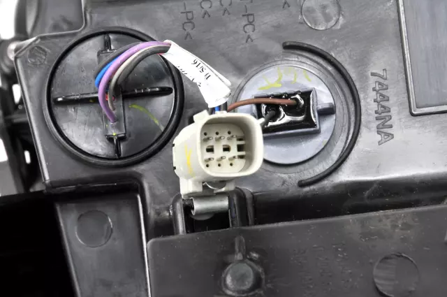 2013-2017 Buick Enclave Passenger Side Headlamp Assembly 84026395 GM ...