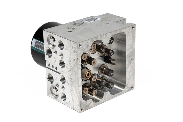 2008-2017 GM Brake Pressure Modulator Valve 25879231 | NewGMParts.com