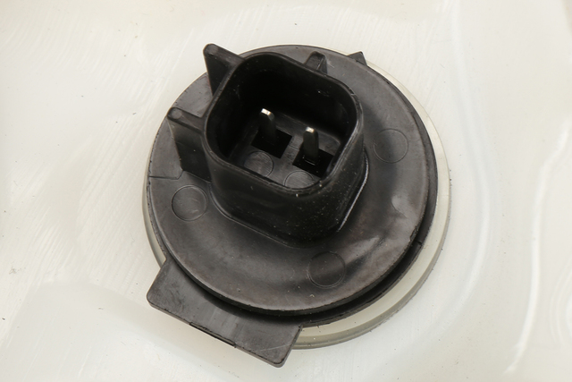 2017 Cadillac XT5 Windshield Washer Fluid Reservoir 84070303 ...