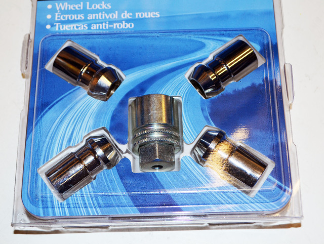 GM 85640458 Wheel Locks, Chrome | Genuine GM & AC Delco OEM Parts ...