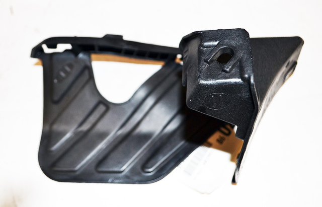 25966392 - Passenger Side Front Bumper Fascia Side Bracket - 2007-2013 ...