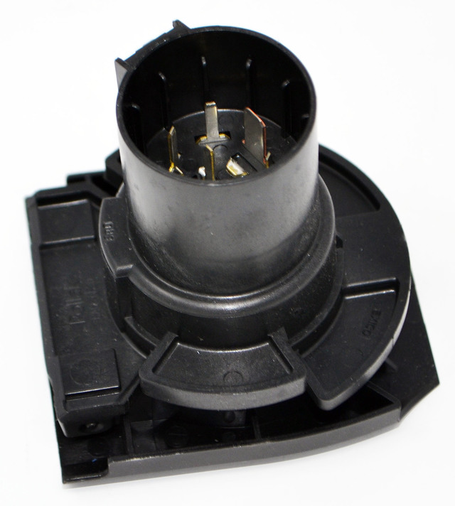 15932302 - 7-Way Trailer Wiring Electrical Receptacle with Cap - 2007 ...