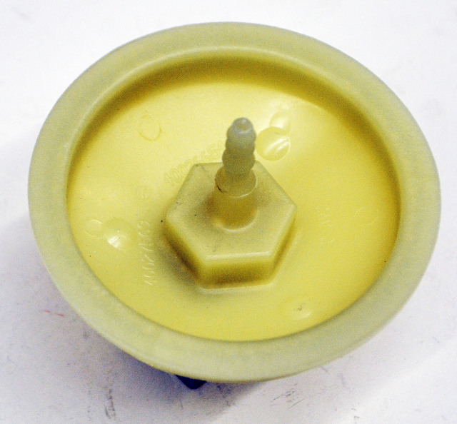 12479390 - Front Differential Carrier Vent Hose Connector - 1997-2000 ...