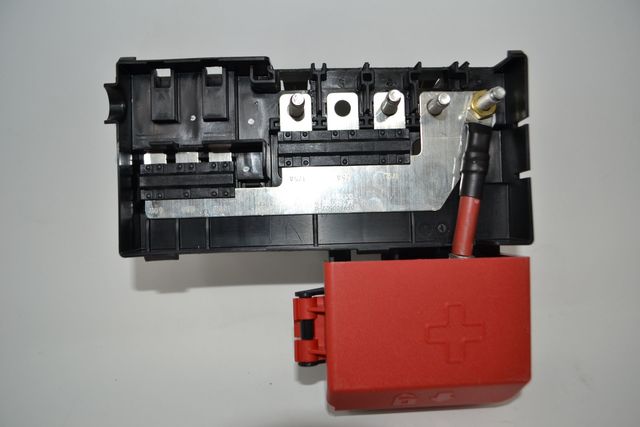 84354716 - Genuine OEM GM Battery Distribution Engine Compartment Fuse Block - Findlay Auto Parts