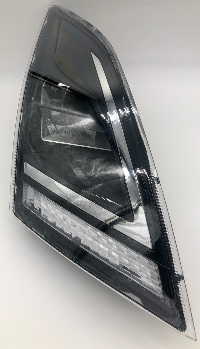 VOLVO 23680018 - HEADLAMP 23680018 | Truck Part Center