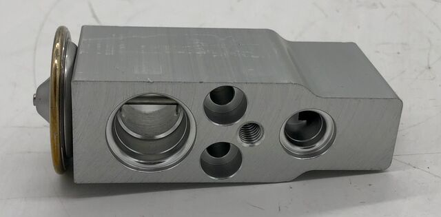 VOLVO 85104197 - EXPANSION VALVE 85104197 | Truck Part Center