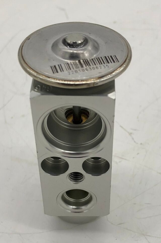 VOLVO 85120289 - VALVE 85120289 | Truck Part Center