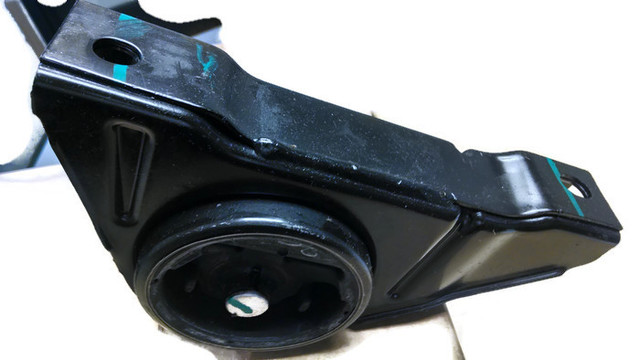 2008-2010 Saturn Vue Engine Mount 25945707 | GM Parts Center