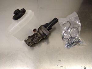 Genuine Toyota Brake Master Cylinder part# 47207-0C010 for 2004-2006 ...
