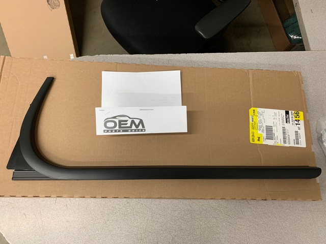 22774085 - Passenger Side Rear Door Window Outer Sealing Strip - 2007 ...