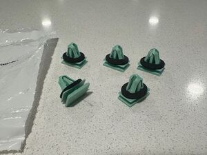 18-23 Dodge Challenger Wide Body Molding Flare Retainer Clip Fastener W ...