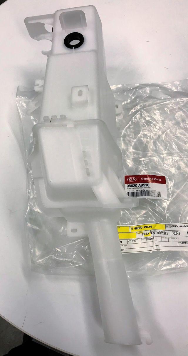 98620-A9510 - Reservoir 2015-2021 Kia Sedona | Kia.Parts Store