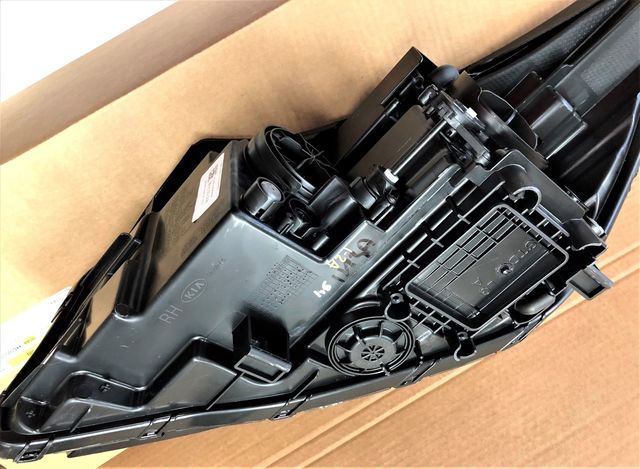 92102-C6000 - Headlamp Assembly 2016-2018 Kia Sorento | Kia.Parts Store