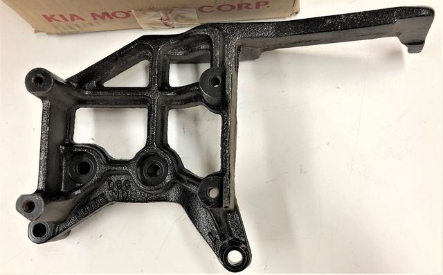 0K038-15811 - Bracket Compressor Kia.Parts Store