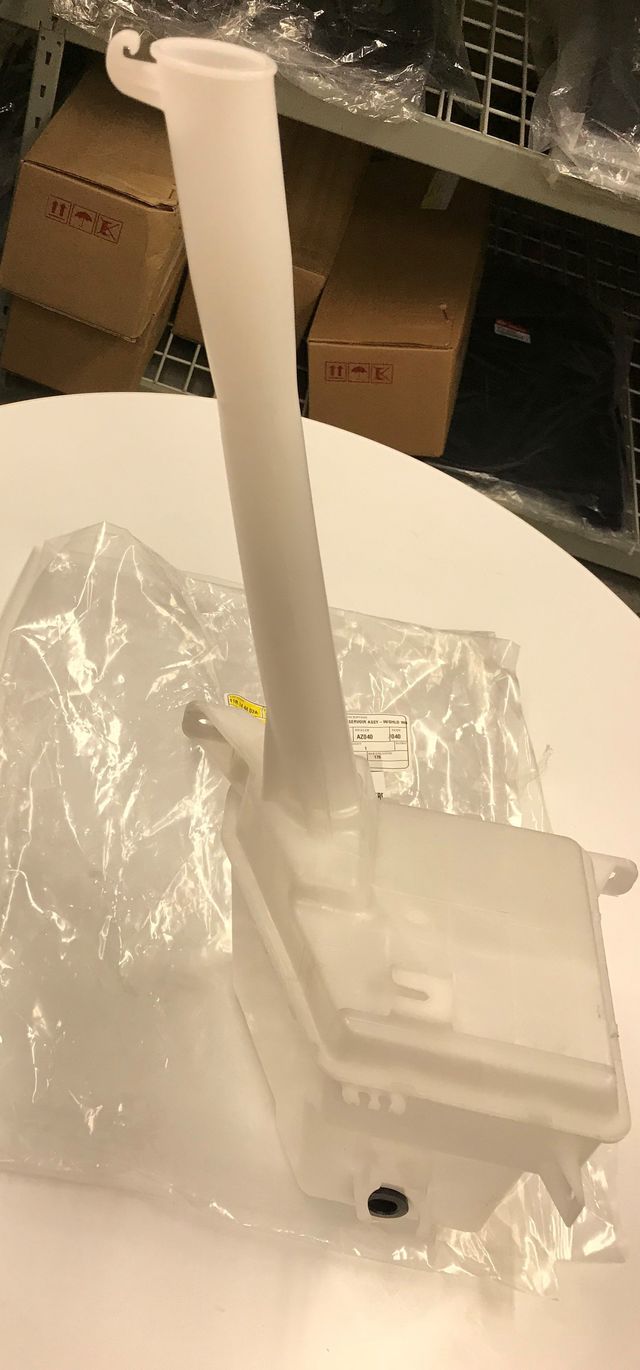 98620-2P010 - Reservoir Assembly 2011-2013 Kia Sorento | Kia.Parts Store