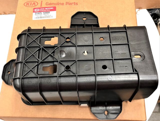 31425-1U000 - Protector 2011-2013 Kia Sorento | Kia.Parts Store