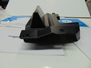 71111-T7W-A00 - Guide R Front Bumper Air - 2016-2018 Honda HR-V ...