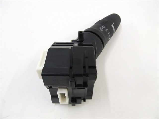 2004-2012 Nissan Armada Rear Suspension Air Ride Relay w/ Bracket OEM ...