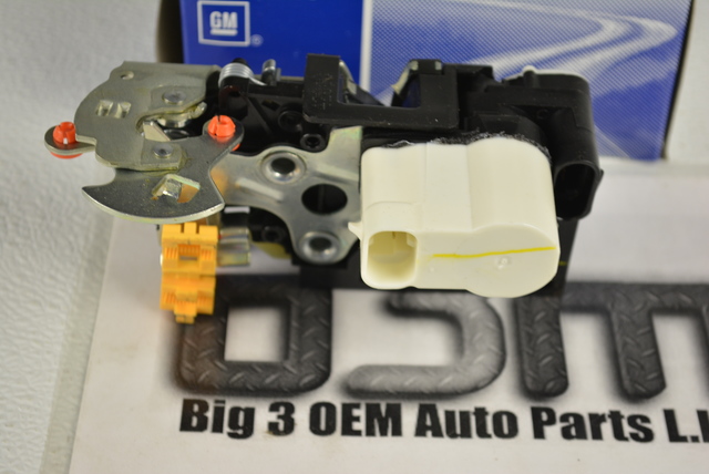 1999-2007 GM Driver Side Front Door Lock 15110641 | QuirkParts