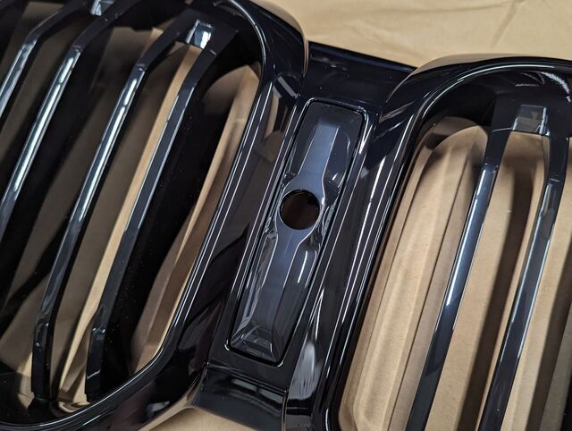 51-13-5-A36-BD0 - 2022-2024 BMW - Upper Grille | BMWPartsHub