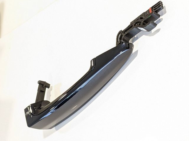 51-21-7-207-571 - Handle, Outside Painted to match Left side Driver's ...