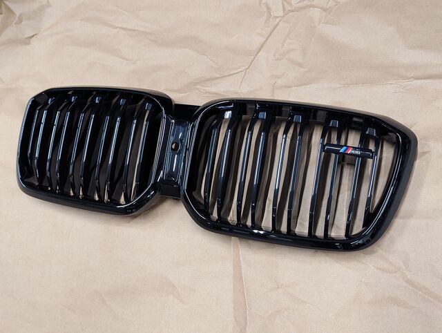 51-13-5-A36-BD0 - X3/X4 front Upper Grille Black with MPA/ICAM - 2022 ...