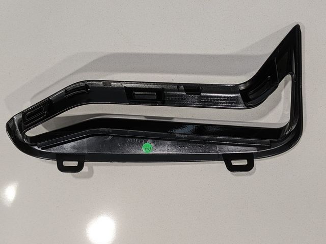 51-11-8-093-301 - Trim On Lower Grille Side Left in Black - 2020-2022 ...