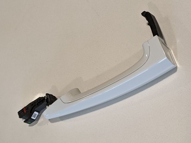 51-21-7-207-571 - Handle, Outside Painted to match Left side Driver's ...