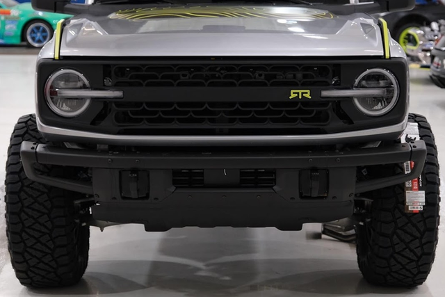 542600 - 2021-2023 Bronco RTR Upper Grille With Led Lights | The Truck Lot