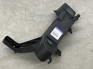 68227826AA - Headlamp Mounting Bracket - 2014-2022 Dodge Durango ...