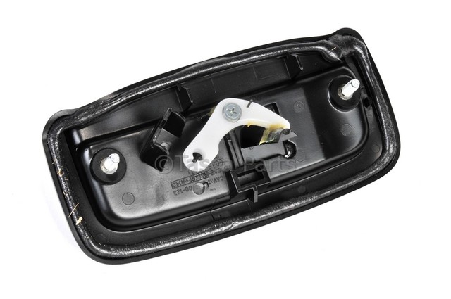 2000-2006 GM Primed Exterior Liftgate Handle 19299935 | TascaParts.com