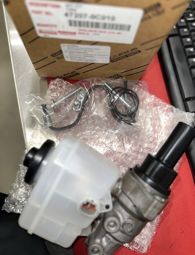 47207-0C010 - Brake Master Cylinder W/O (VSC) 2004-2006 Toyota Tundra ...