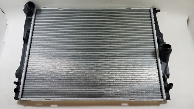 17117562079 - 2006-2013 BMW Radiator (17-11-7-562-079) | BMW of South ...