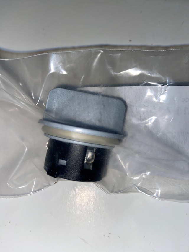 63117159570 - 2006-2008 BMW Socket (63-11-7-159-570) | BMW of South ...