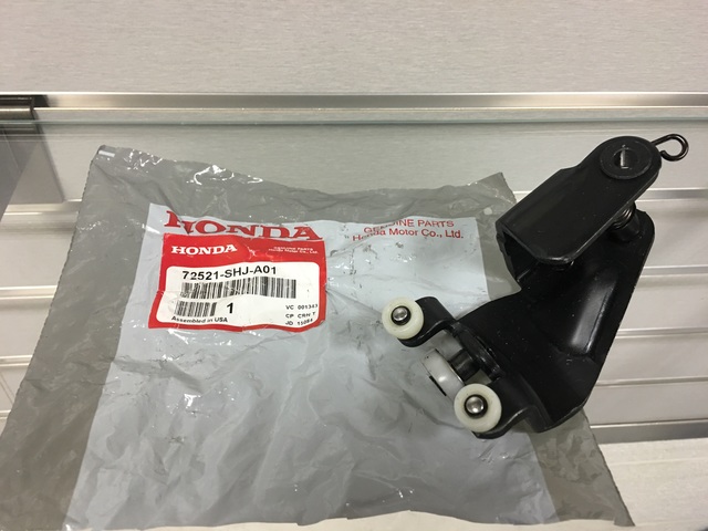 72521-SHJ-A01 - Male Assembly, R Slide Door Center Roller (For Manual ...