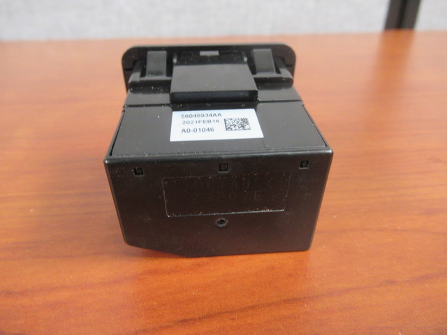 OEM Mopar 2014-2022 Jeep Dodge Ram Floor Console 115V Power Outlet ...