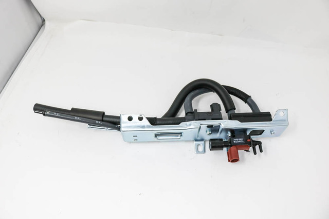 25701-20220 - Valve Assembly 2004-2008 Toyota | Longo Toyota Parts