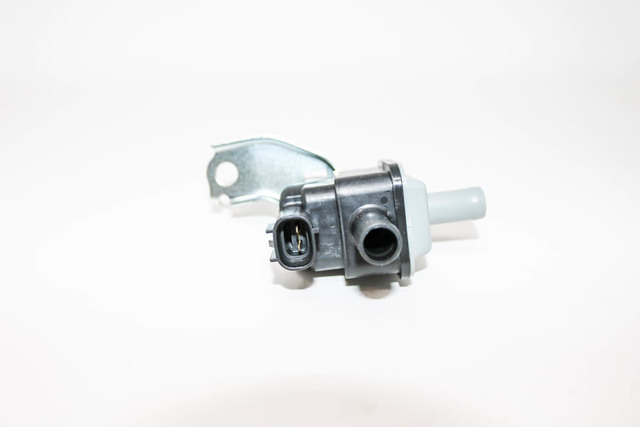 25860-37020 - Vacuum Switching Valve Assembly 2010-2017 Toyota | Longo ...
