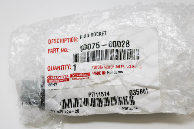 90075-60028 - Socket Plug 2001-2023 Toyota | Longo Toyota Parts