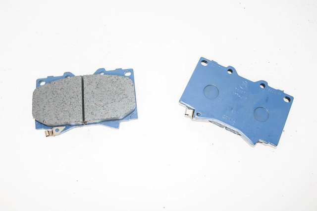 04465-60230 - Disc Brake Pad Set Front 2002-2007 Toyota Land Cruiser ...
