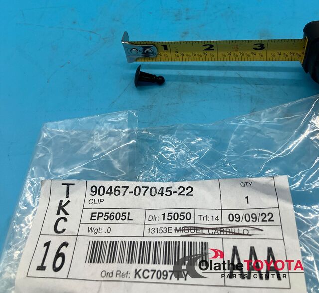 1995-2007 Toyota Cowl Grille Clip 90467-07045-22 | Toyota Parts Center