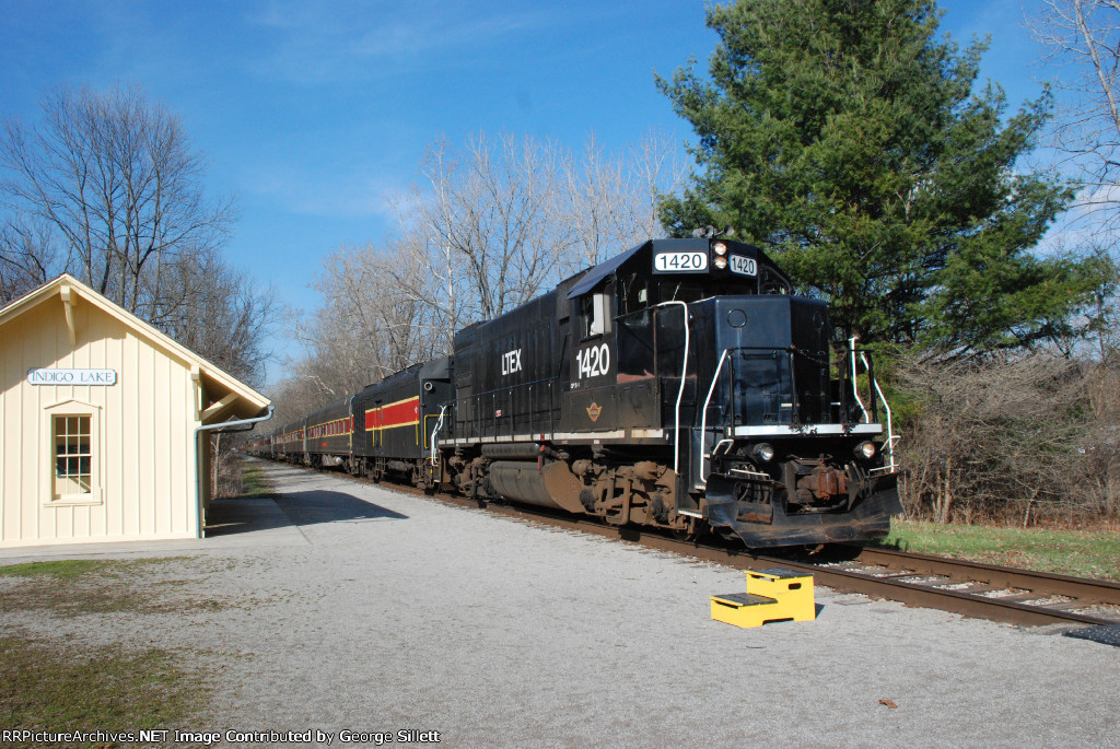 1420 leads a southbound deadhead to pick up passengers for a Wine train.