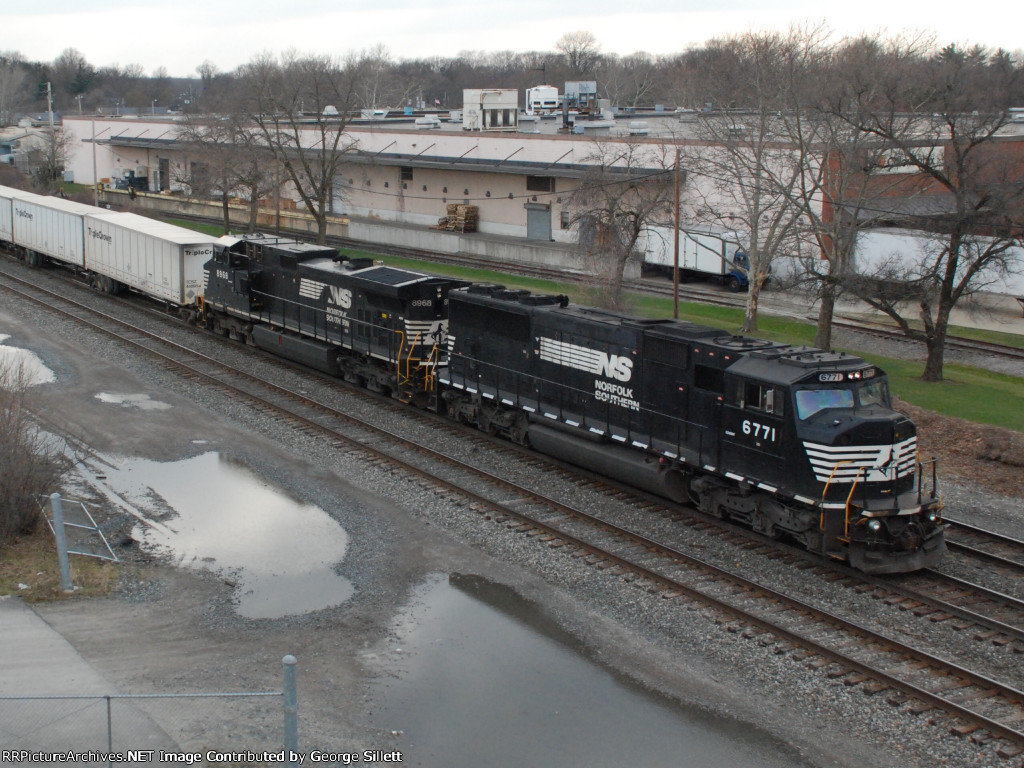 NS 6771 leads roadrailers east.