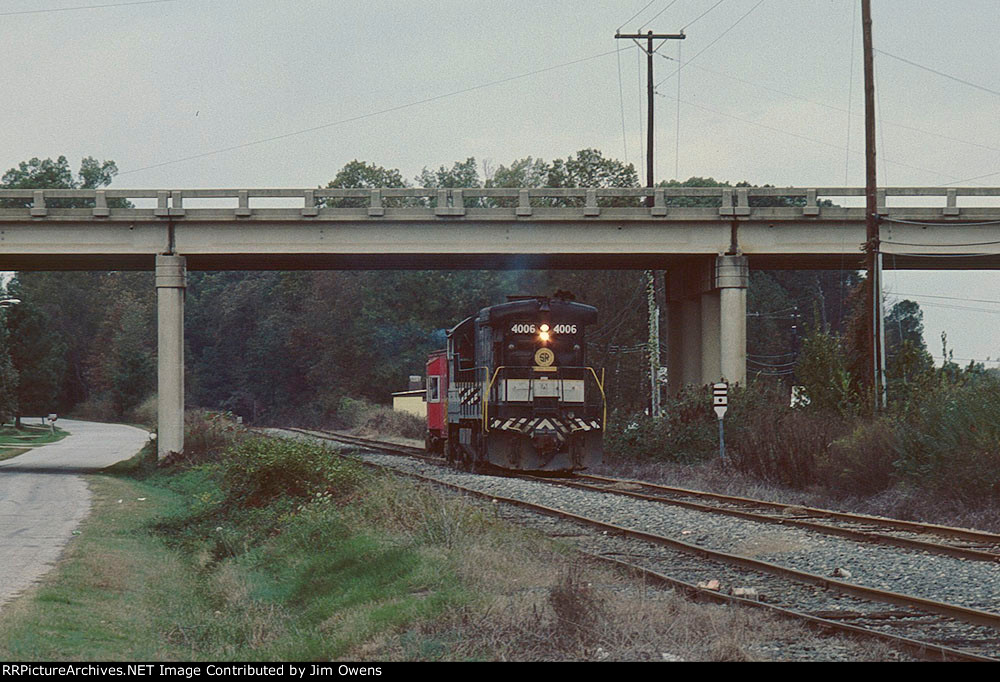 NS train #94, eastbound leaving Greenwood, headed for Silverstreet.