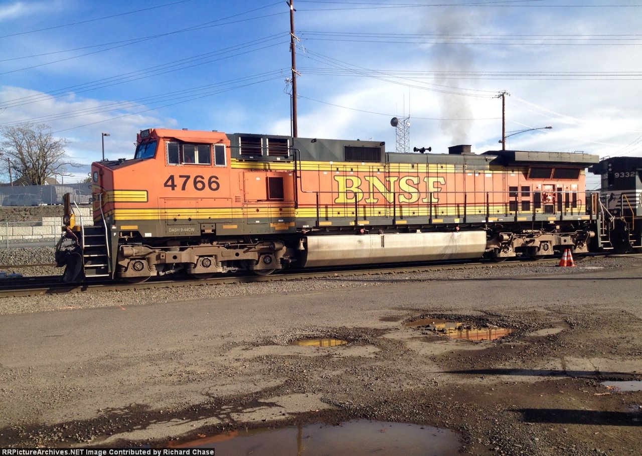 BNSF 4766